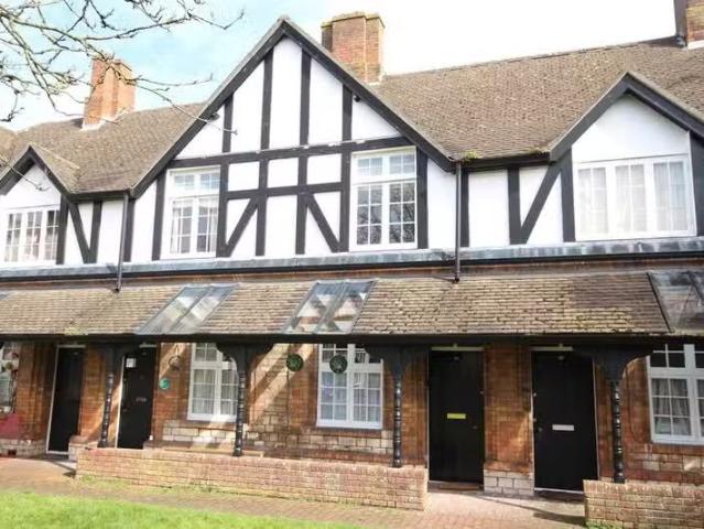 1 bedroom Mid Terrace House to rent, High Street, Midsomer Nor.