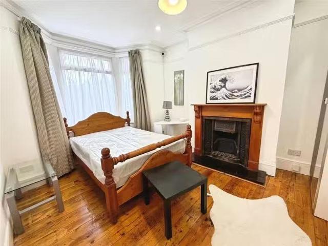 1 bedroom Mid Terrace Property to rent, Rochester Street, Chat.