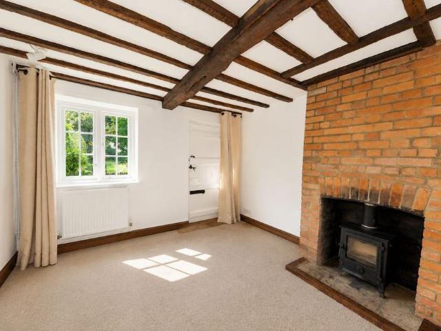 1 Bedroom Mid Terraced Cottage To Rent