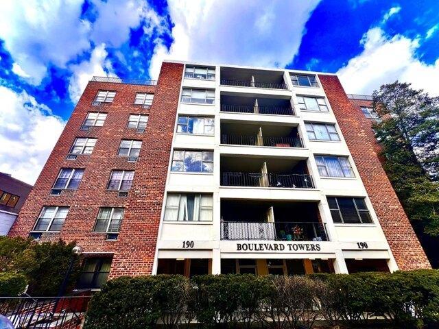 1 bedroom, Mineola NY 11501 89545712