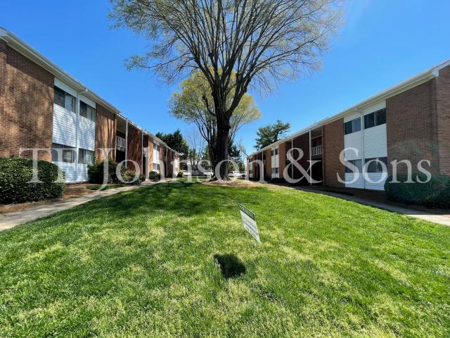 1 Bedroom Minutes from The School of the Arts!