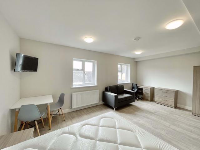 1 Bedroom | North Hill Court, 47a North Road East, PL4 6AY Deluxe Studio