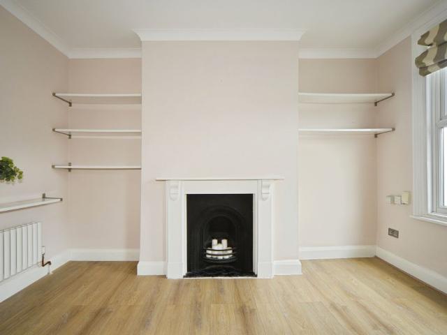 1 bedroom newly renovated flat