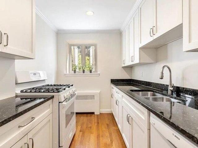 1 bedroom, Newton MA 02458 102527876