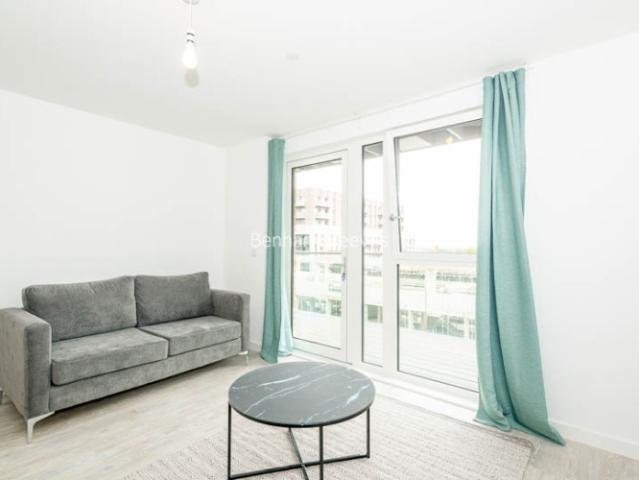 1 bedroom s flat to rent in Chamberlain Court, Ironworks Way, E13, London