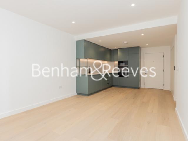 1 bedroom s flat to rent in Parkview Avenue, Brent Cross, NW2, London