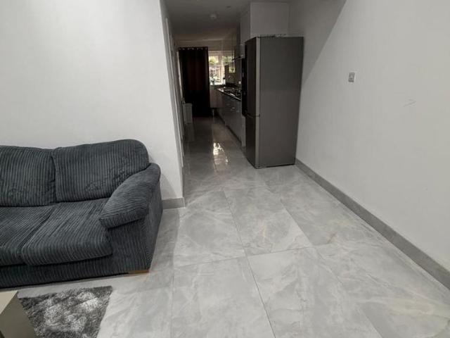 1 bedroom semi detached bungalow to rent