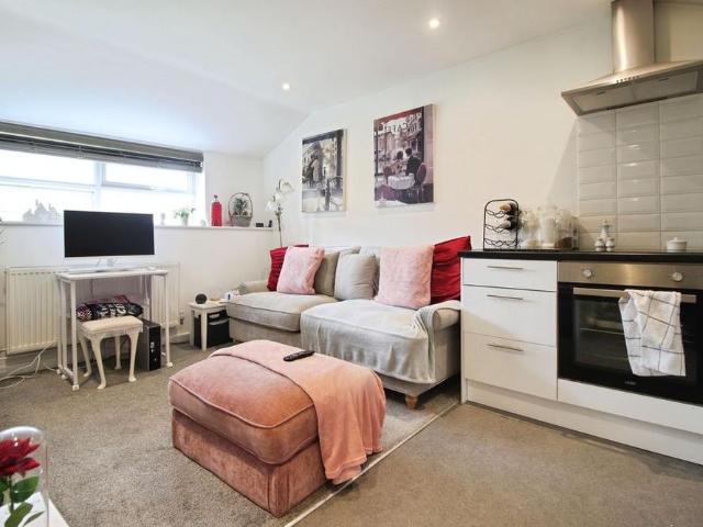 1 bedroom semi detached bungalow to rent