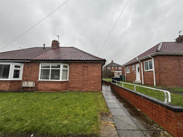 1 bedroom semi detached bungalow to rent
