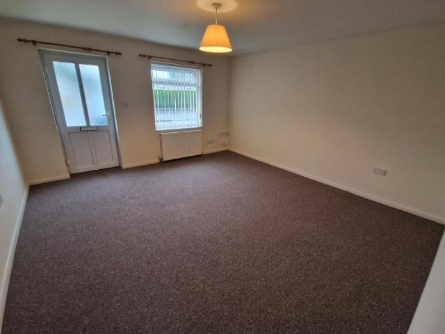 1 bedroom semi detached bungalow to rent