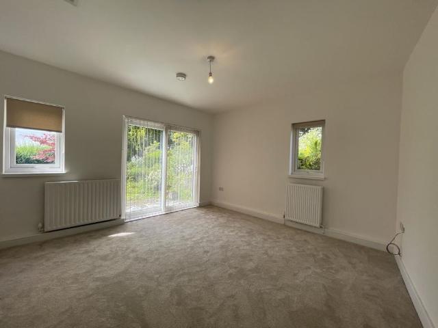 1 bedroom semi detached bungalow to rent