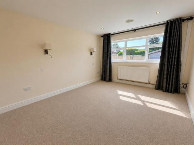 1 bedroom semi detached bungalow to rent