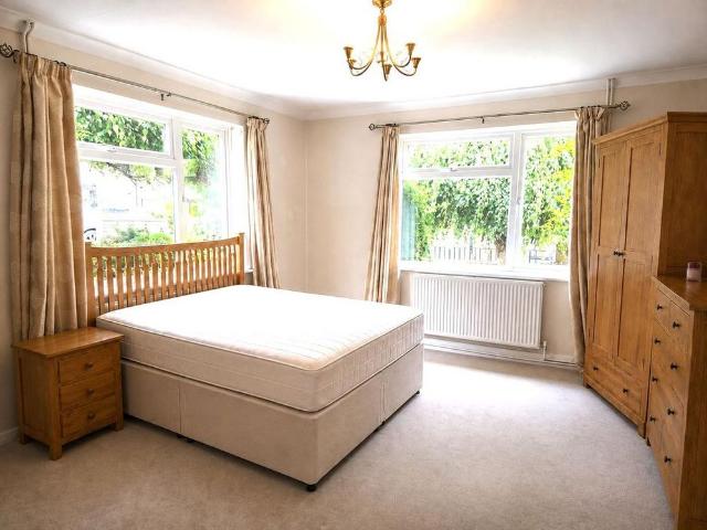 1 bedroom semi detached bungalow to rent
