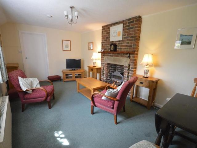 1 bedroom semi detached bungalow to rent