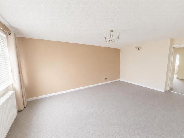 1 bedroom semi detached bungalow to rent