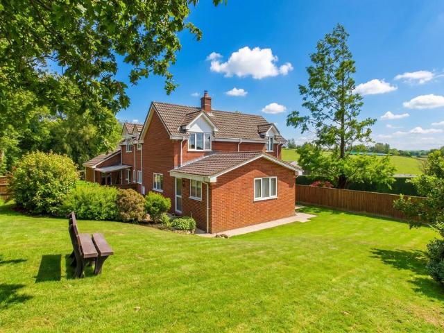 1 bedroom semi detached bungalow to rent