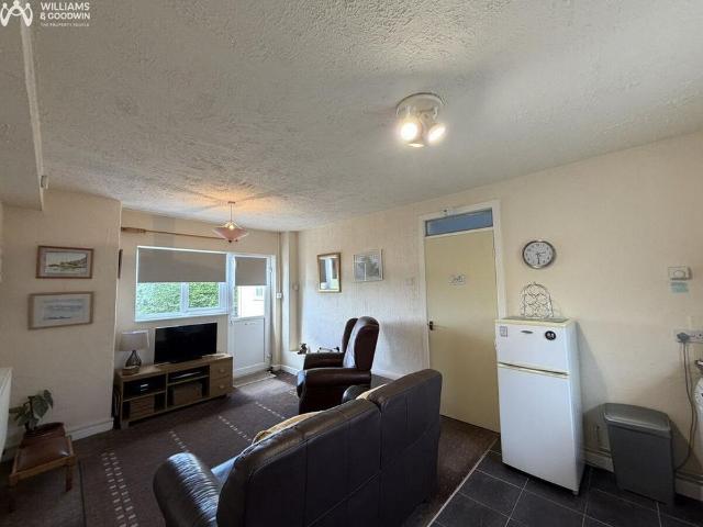 1 bedroom semi detached bungalow to rent