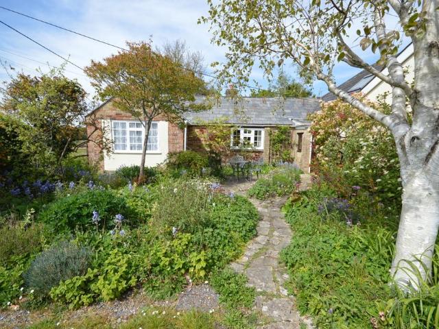 1 bedroom semi detached bungalow to rent