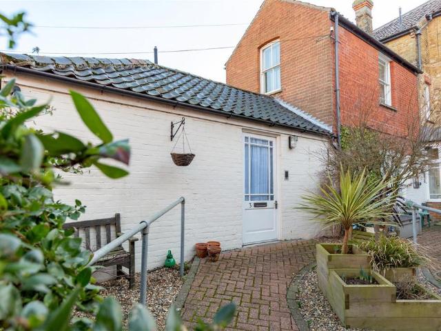 1 bedroom semi detached bungalow to rent