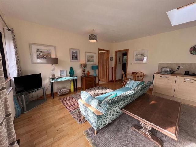 1 bedroom semi detached bungalow to rent