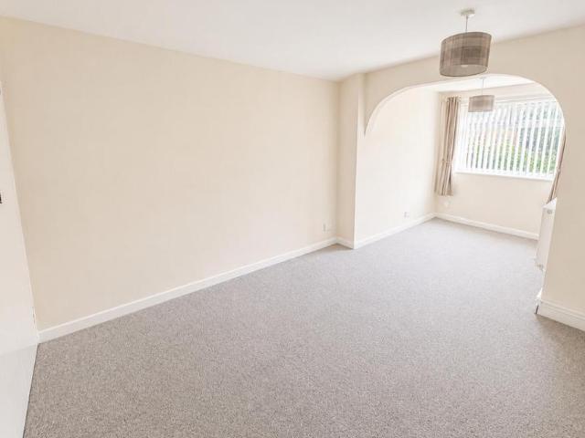 1 bedroom semi detached bungalow to rent