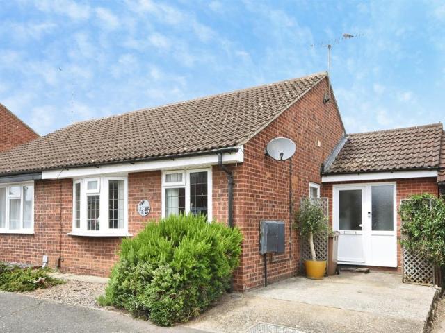 1 bedroom semi detached bungalow for sale
