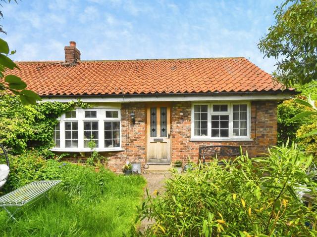 1 bedroom semi detached bungalow for sale