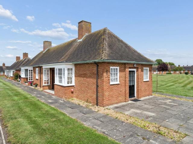 1 bedroom semi detached bungalow for sale