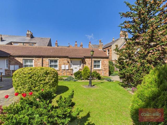 1 bedroom semi detached bungalow for sale
