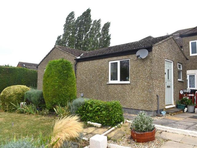 1 bedroom semi detached bungalow for sale