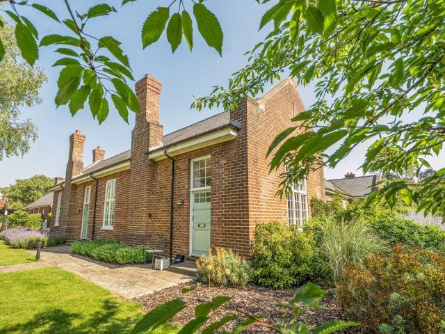 1 bedroom semi detached bungalow for sale