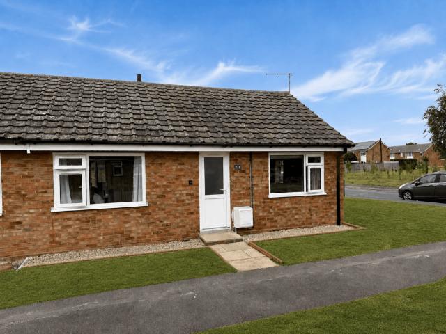 1 bedroom semi detached bungalow for sale