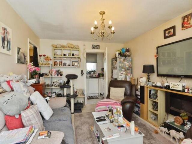 1 bedroom semi detached bungalow for sale in Simonsbath, Furzton, Milton Keynes, MK4
