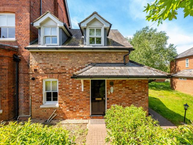 1 bedroom semi detached for rent