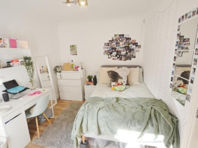 1 bedroom Semi detached house To Let