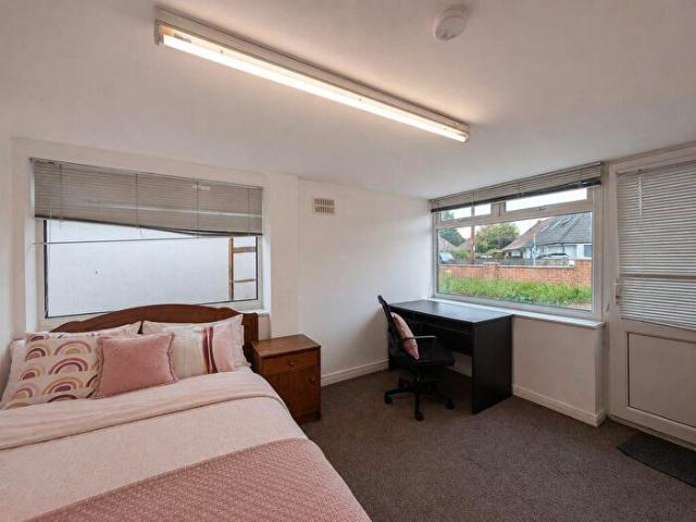 1 Bedroom Semi Detached House To Rent In Bed Shared House – – £ £, NG8