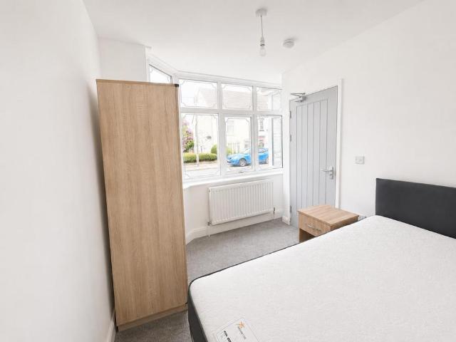 1 bedroom semi detached house to rent