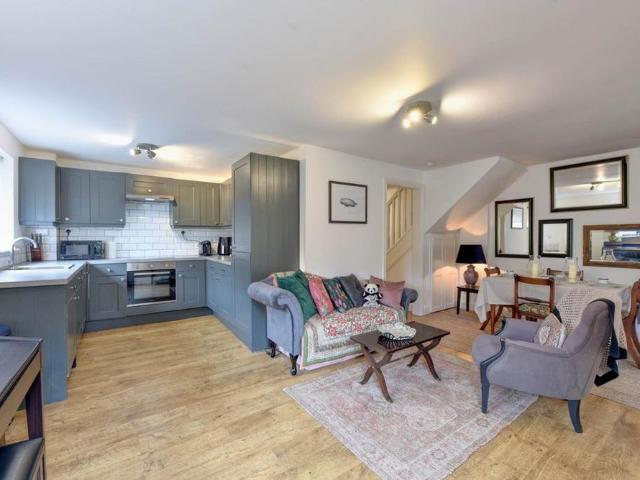 1 bedroom semi detached house to rent