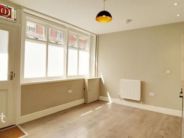 1 bedroom semi detached house to rent