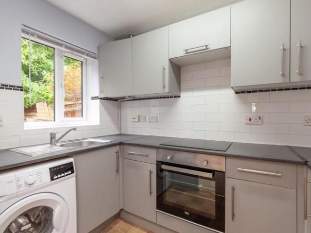 1 bedroom semi detached house to rent