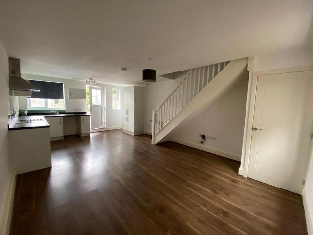 1 bedroom semi detached house to rent