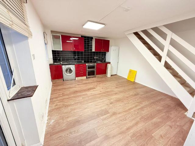 1 bedroom semi detached house to rent