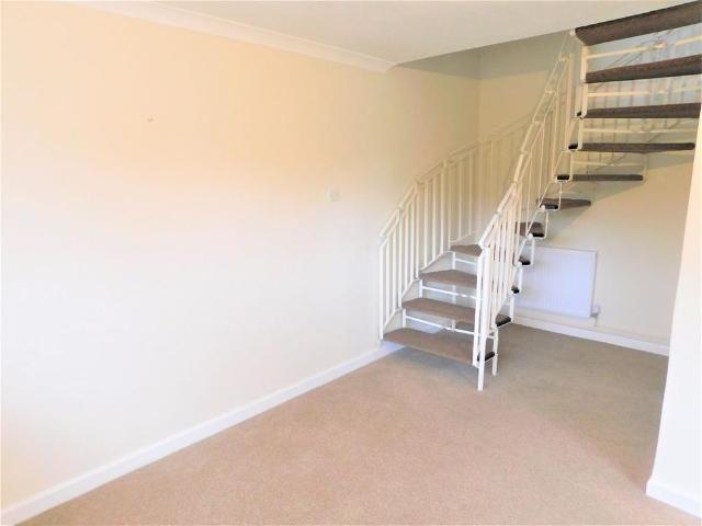 1 bedroom semi detached house to rent