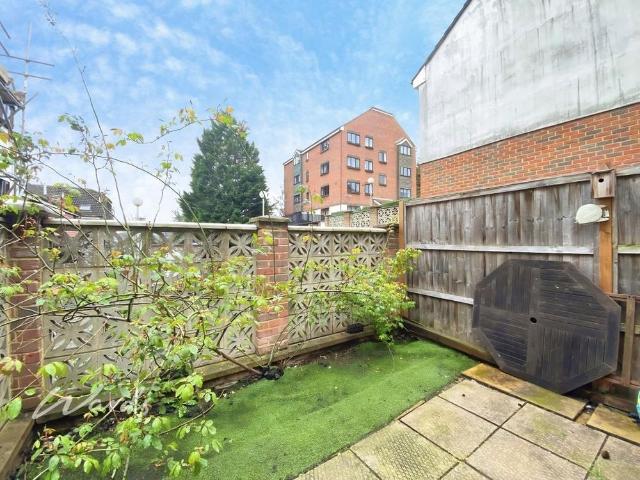 1 bedroom semi detached house to rent