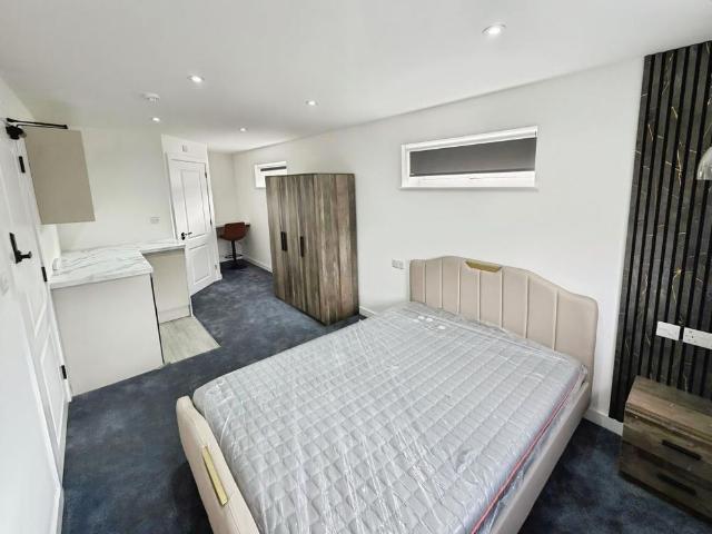 1 bedroom semi detached house to rent