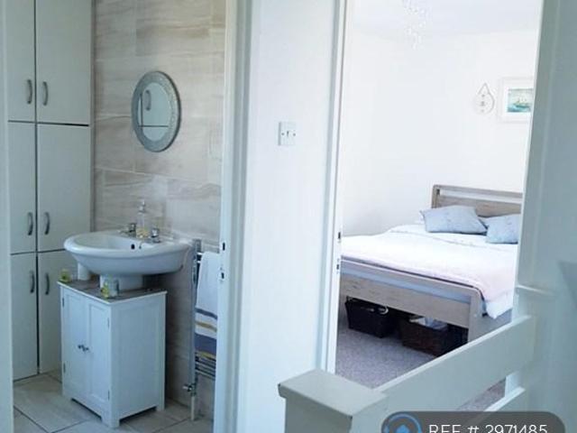 1 bedroom semi detached house to rent