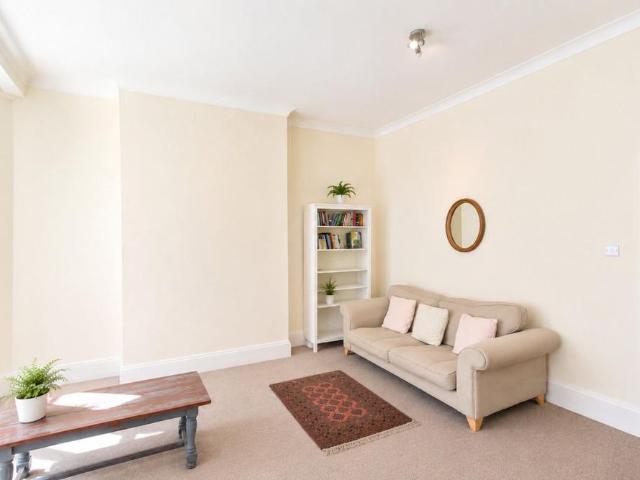 1 bedroom semi detached house to rent
