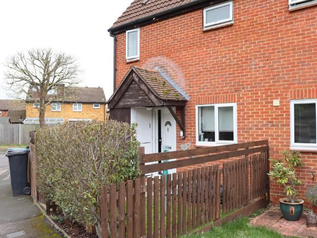 1 bedroom semi detached house to rent