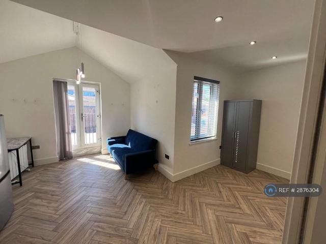 1 bedroom semi detached house to rent