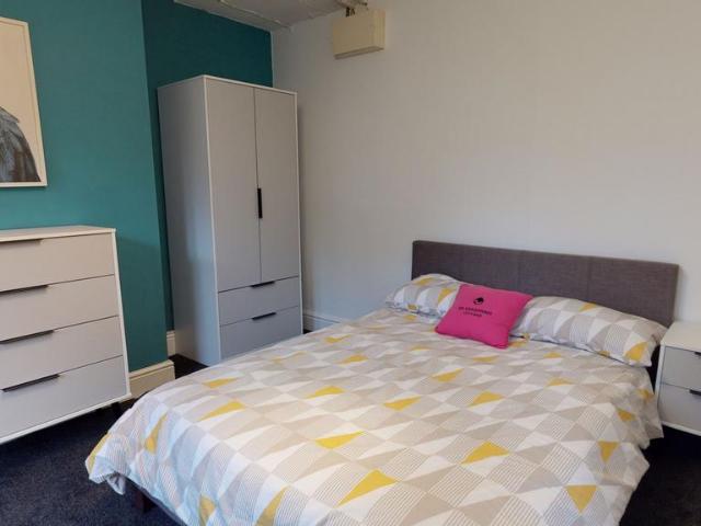 1 bedroom semi detached house to rent